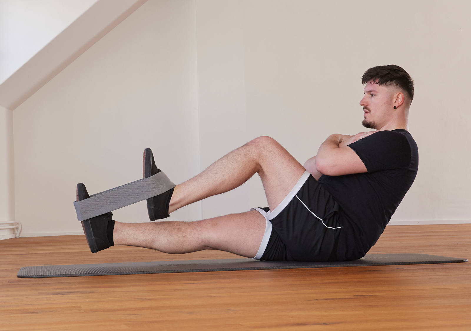 4 exercises with a mini band for a strong torso